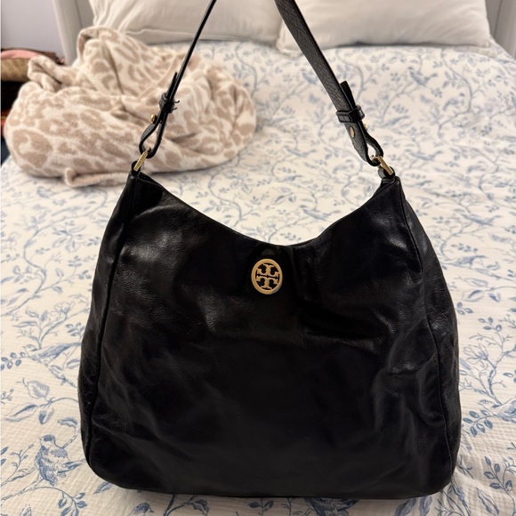 Tory Burch | Bags | Tory Burch Dana Black Hobo Bag With Gold Accent ...